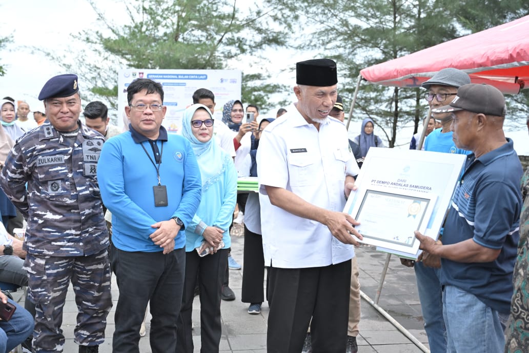 Gubernur Sumbar Siapkan Hadiah Umrah Bagi Nelayan Pengumpul Sampah Terbanyak di Pantai Padang ...