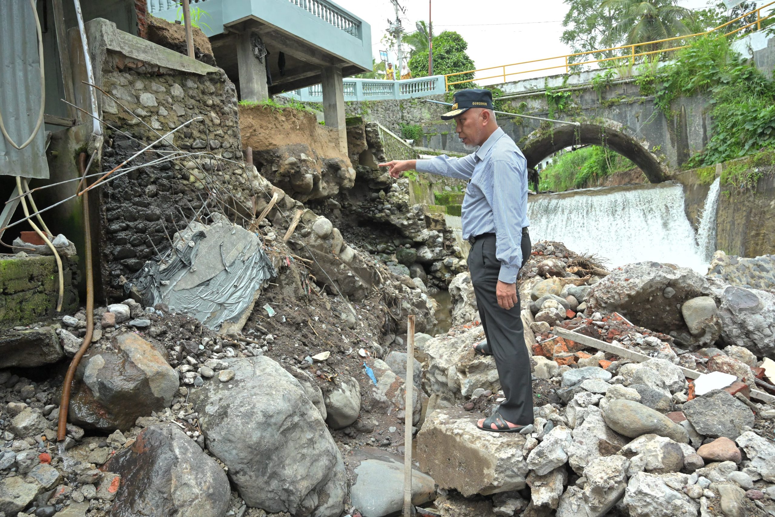 Gubernur Mahyeldi Tinjau Sejumlah Titik Kawasan Terdampak Banjir dan Lonsor di Tiga Kabupaten di ...
