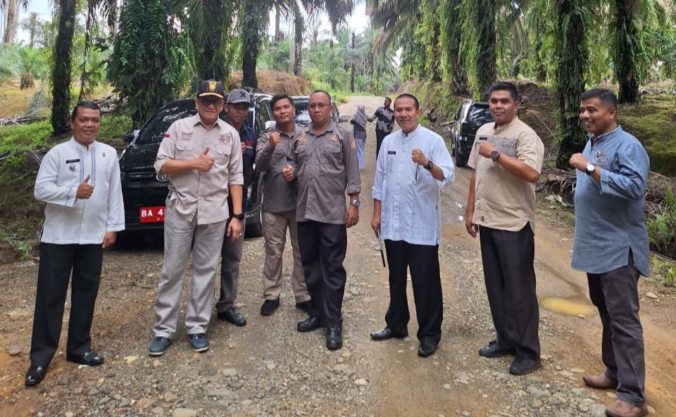 Tim Balitbang Provinsi Sumbar Tinjau Proses Pembuatan Gula Merah Dari Batang Sawit di Pasaman ...